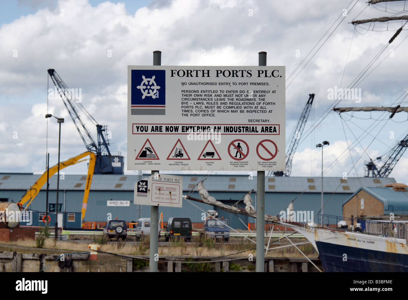 Safety sign port hi-res stock photography and images - Alamy