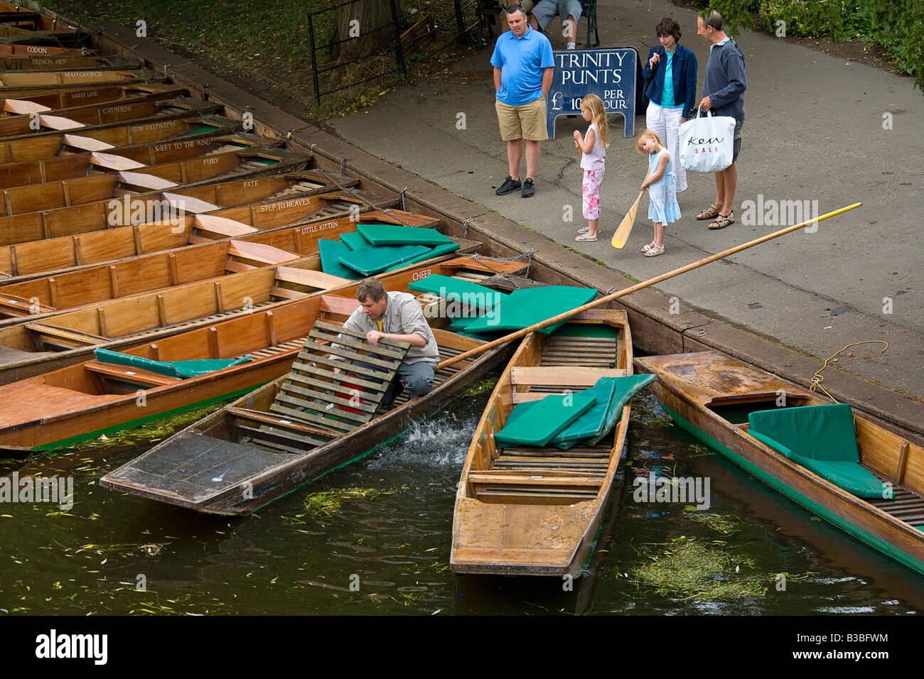 Bailing water hi-res stock photography and images - Alamy