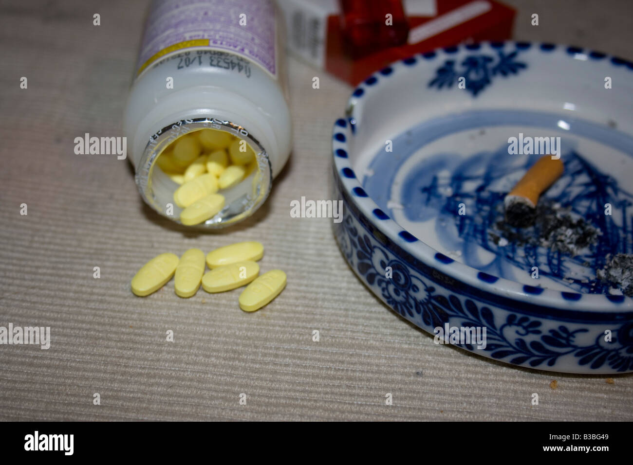 Cigarette sleep hi-res stock photography and images - Alamy