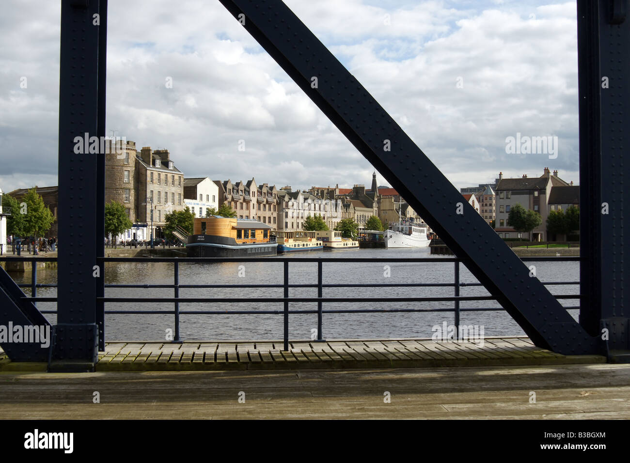 Shore leith view from bridge hi-res stock photography and images - Alamy