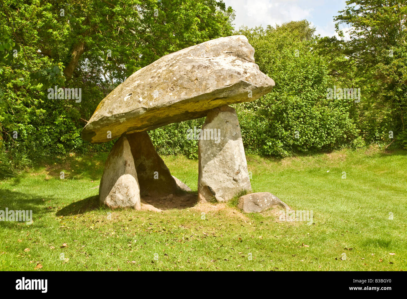 Coetan arthur burial chamber hi-res stock photography and images - Alamy
