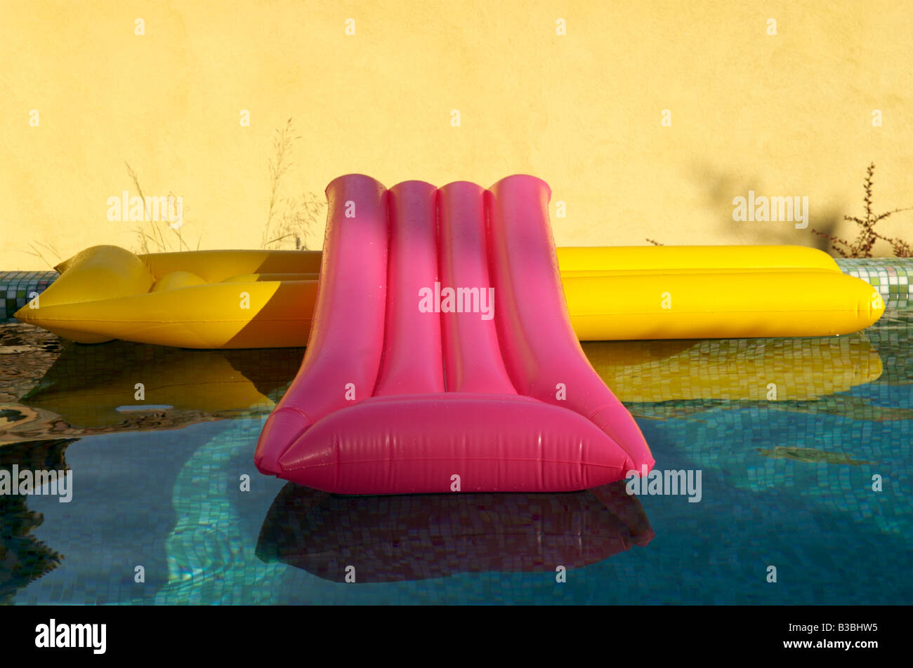 Lilos hi-res stock photography and images - Alamy