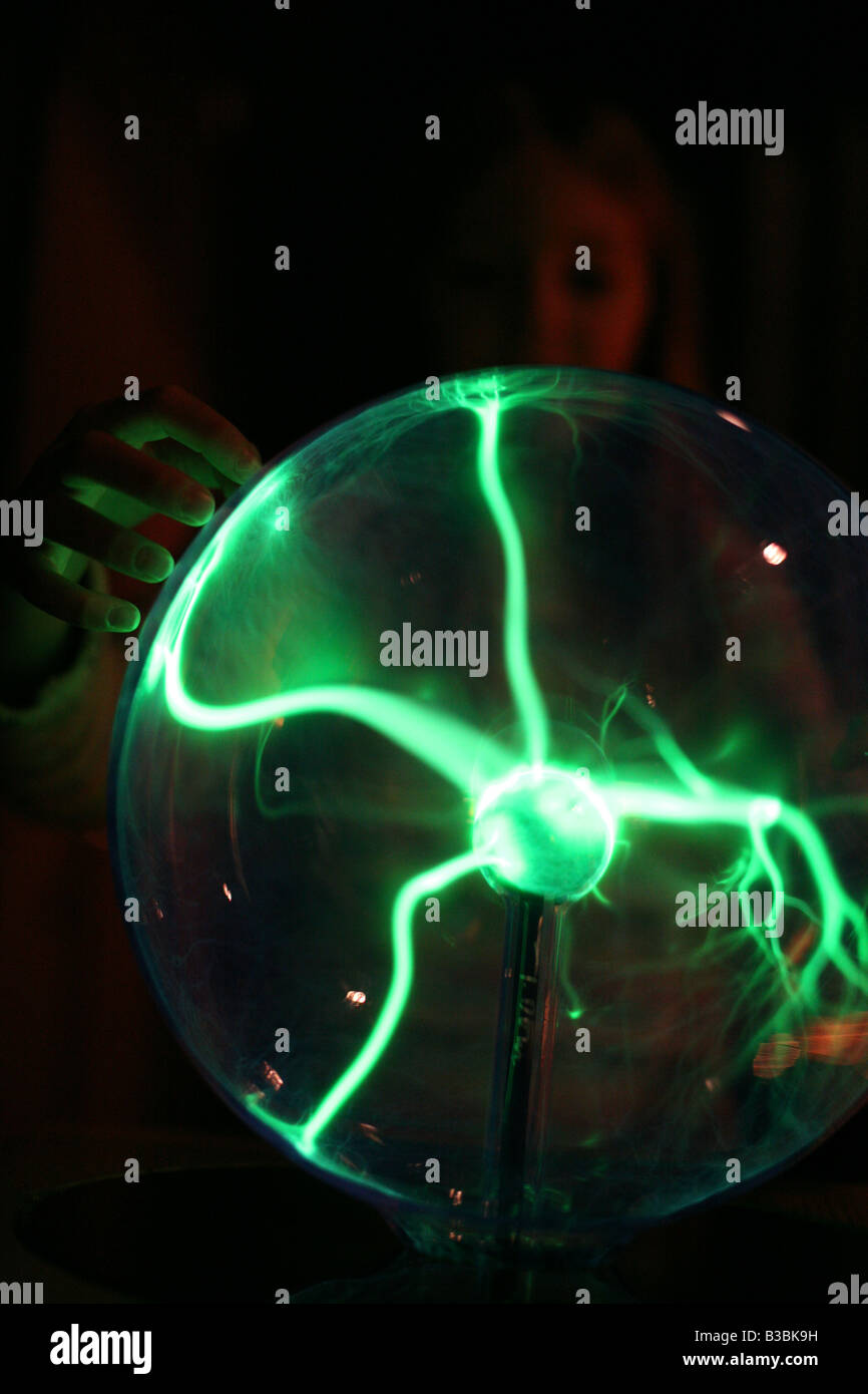 Lightning exhibit museum of science hi-res stock photography and images ...