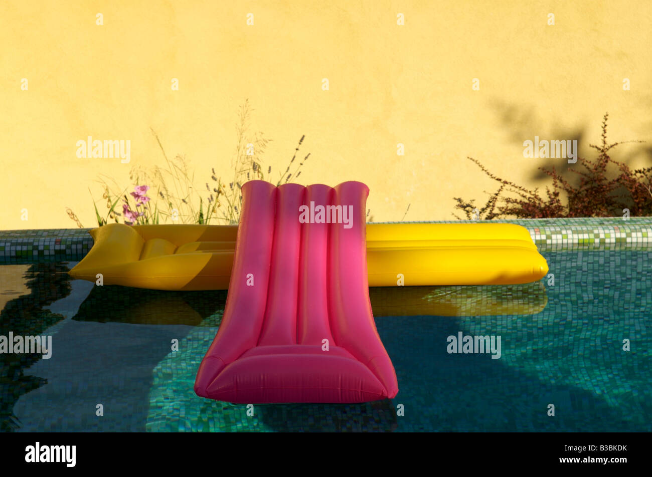 Lilos hi-res stock photography and images - Alamy