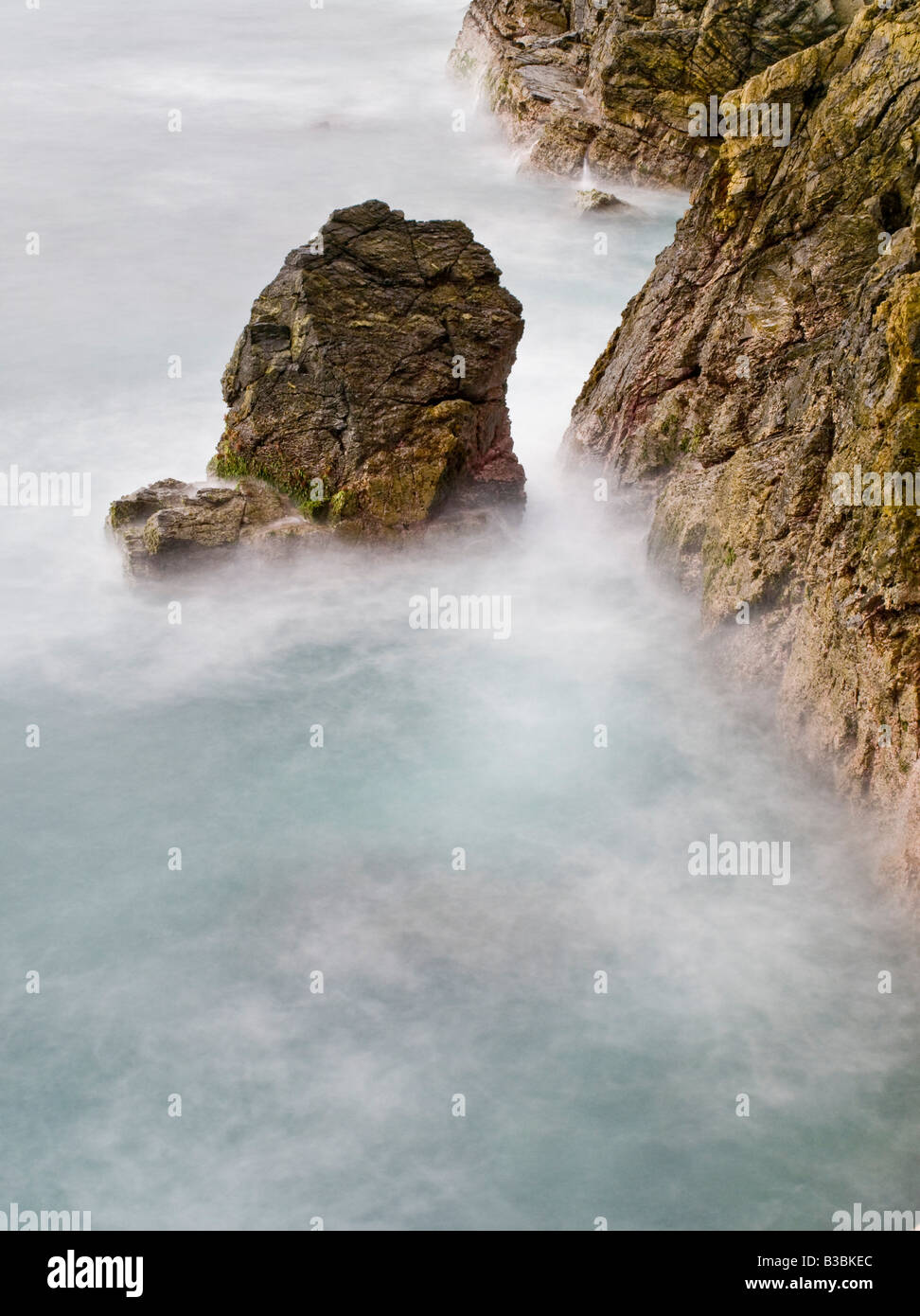 Waves Against Rocks Zihuatanejo Mexico // ZIHUATANEJO, Mexico - Long ...