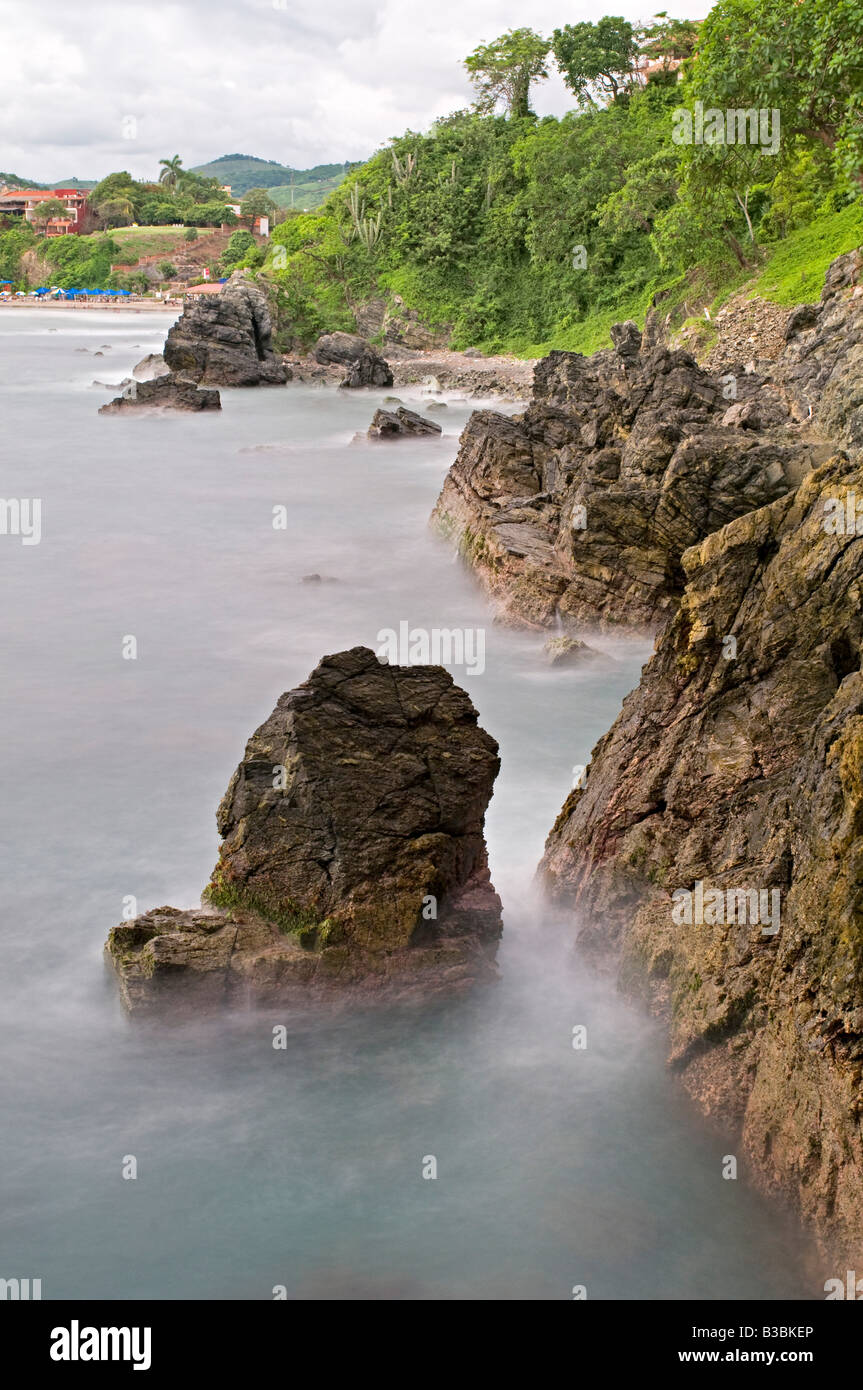 Waves Against Rocks Zihuatanejo Mexico // ZIHUATANEJO, Mexico - Long ...