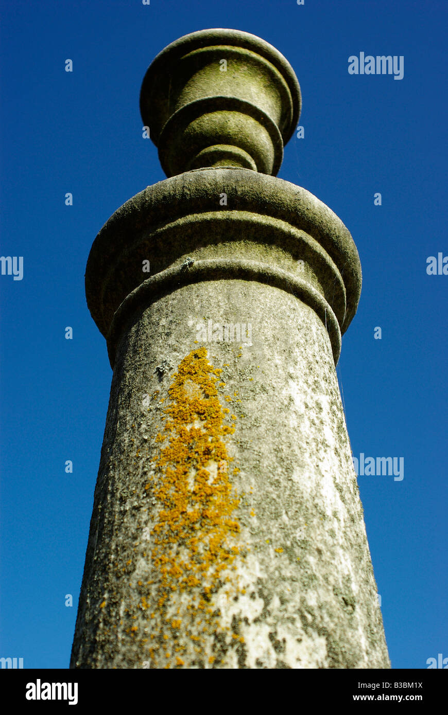 Mossy pillar hi-res stock photography and images - Alamy