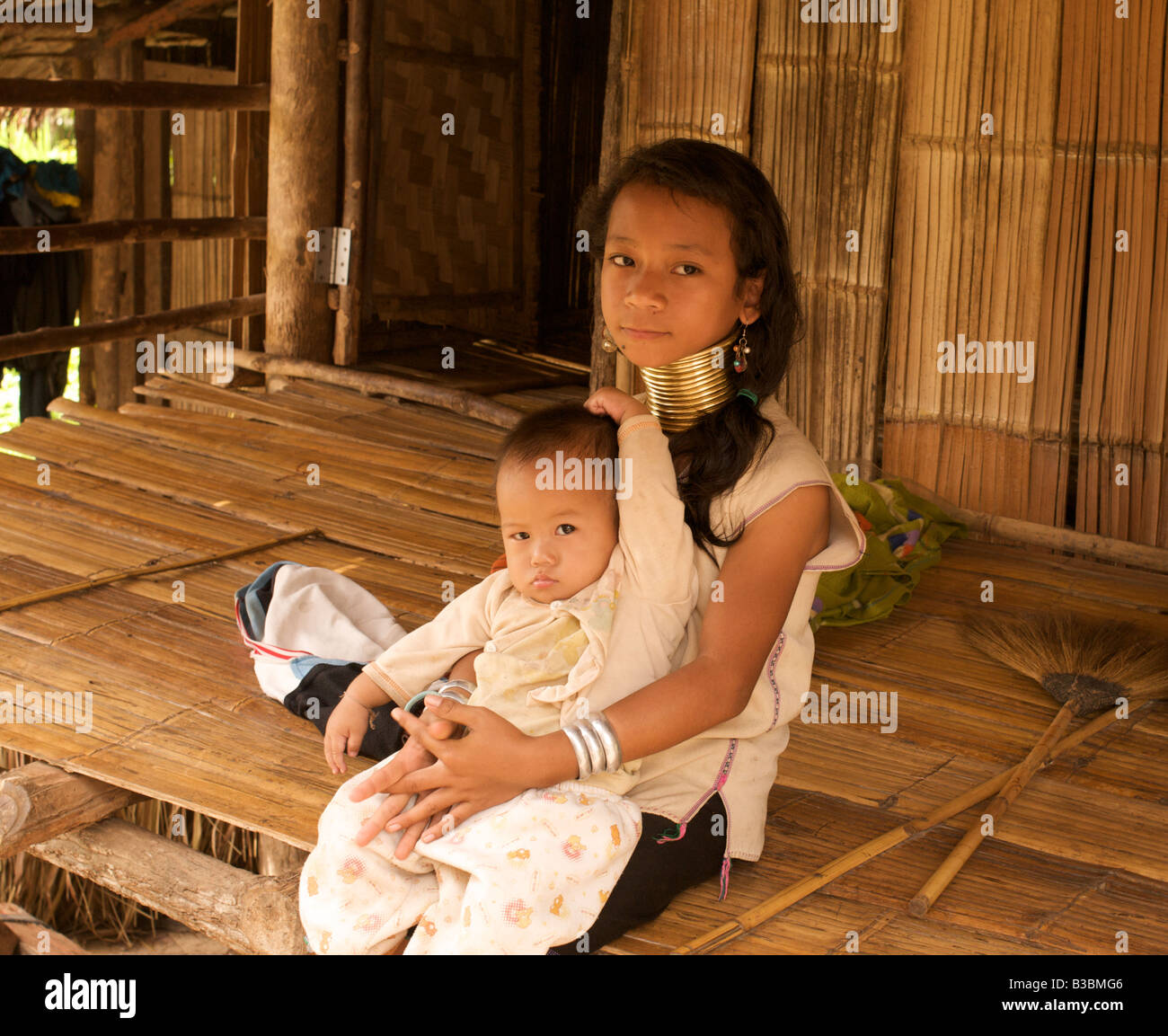 Padaung woman and child, Chiang Dao, northern Thailand Stock Photo - Alamy