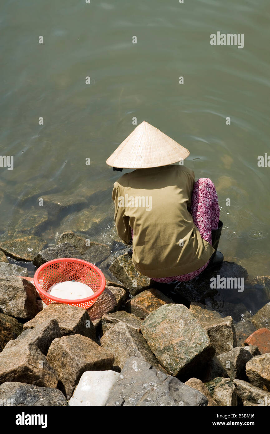Vietnamese woman cooking hi-res stock photography and images - Alamy