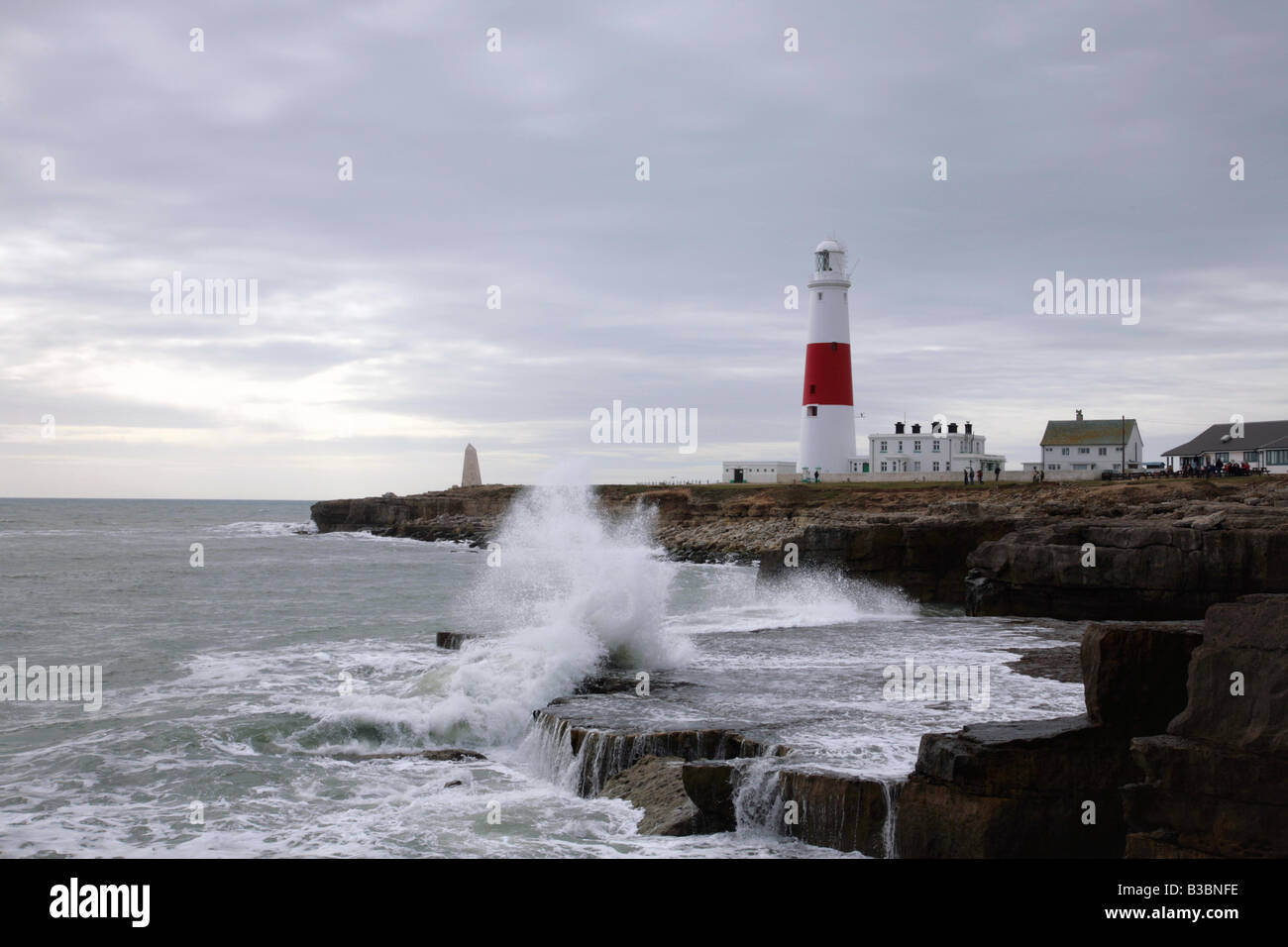 Isles portland waves crashing on hi-res stock photography and images ...
