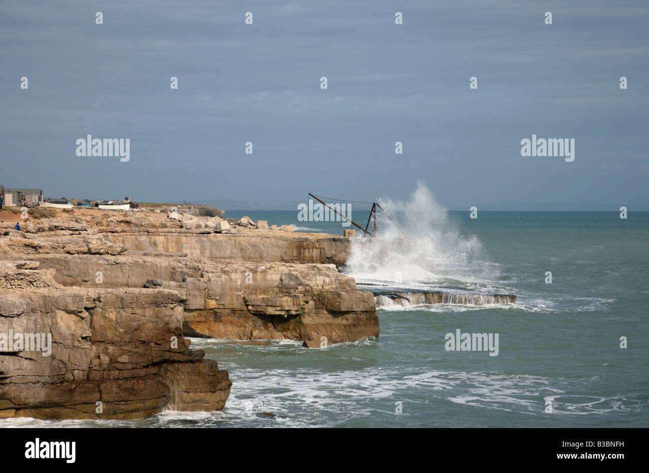Isles portland waves crashing on hi-res stock photography and images ...