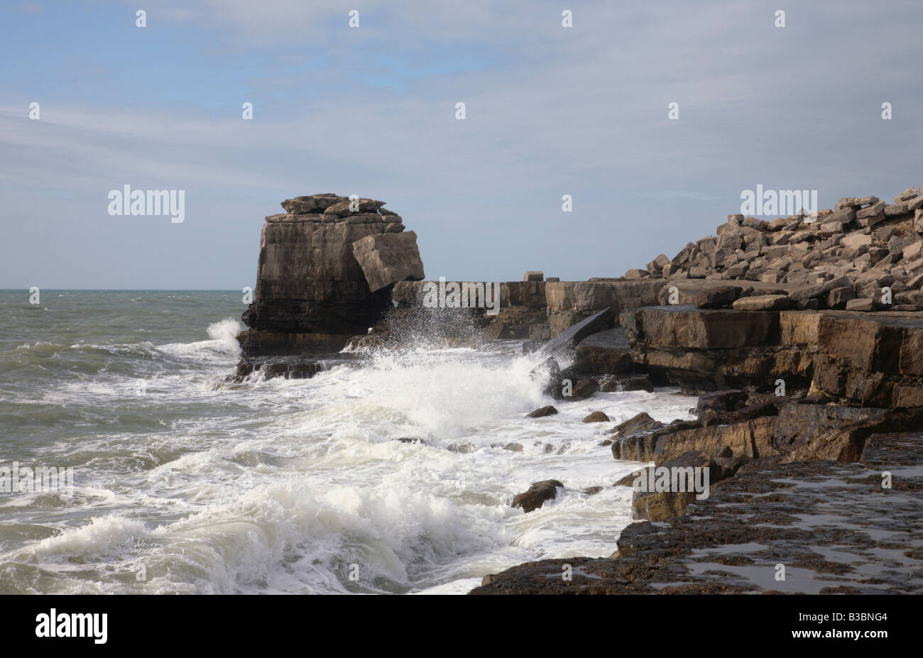 Isles portland waves crashing on hi-res stock photography and images ...