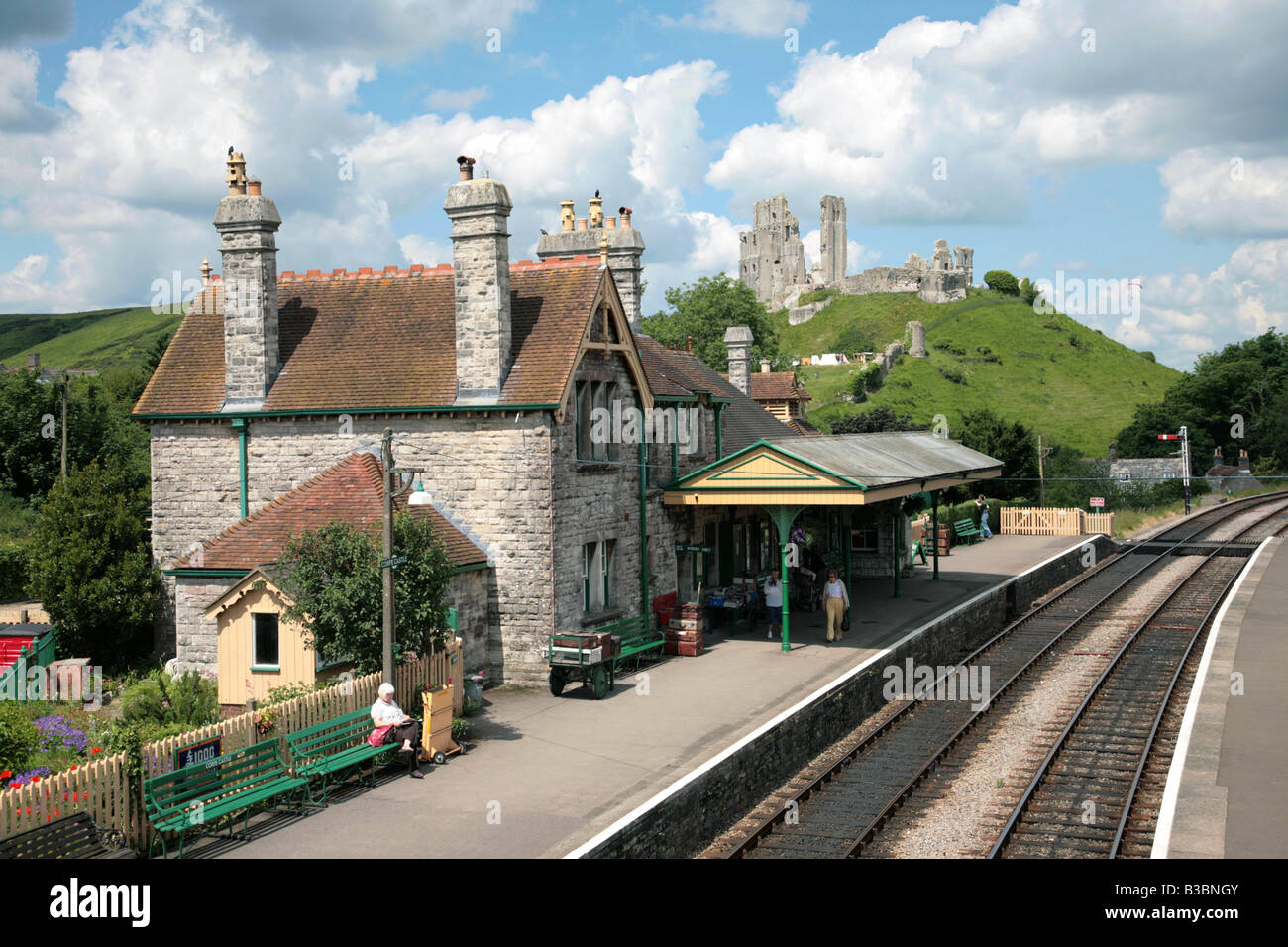 View of Corfe Castle Station on the Swanage Steam Railway Line ...