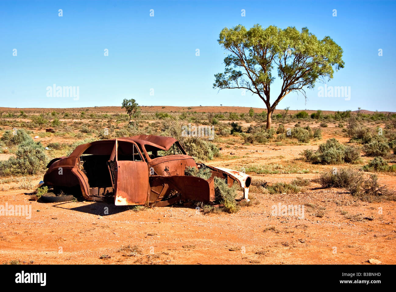 an old car rusts away in the hot desert Stock Photo - Alamy