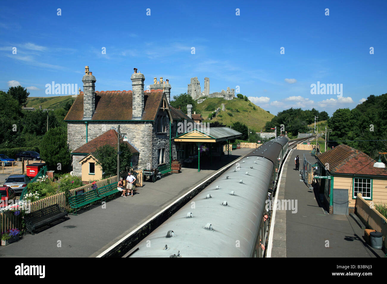 Train pulling out of Corfe Castle Station on the Swanage Steam Railway ...