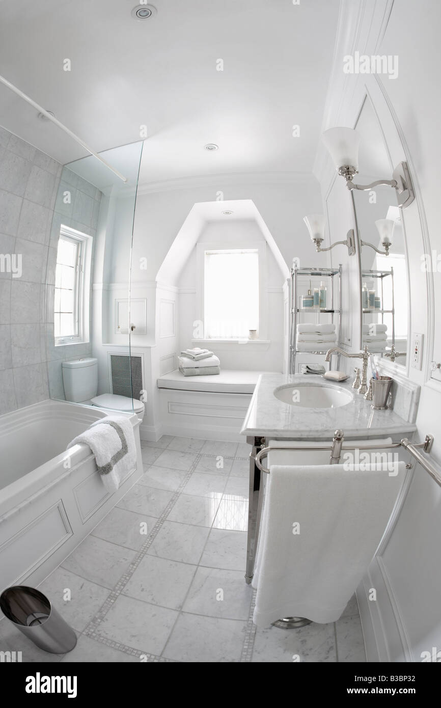 Bath tub fish hi-res stock photography and images - Alamy