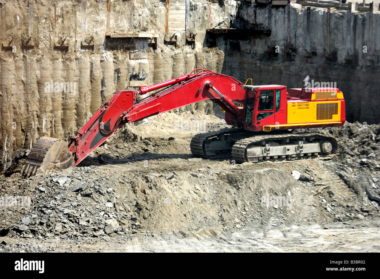 Excavator in foundation ditch Stock Photo - Alamy