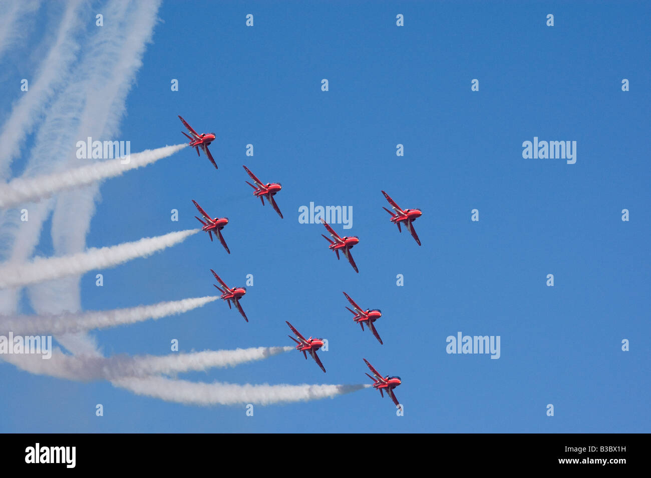 Red arrows diamond season hi-res stock photography and images - Alamy