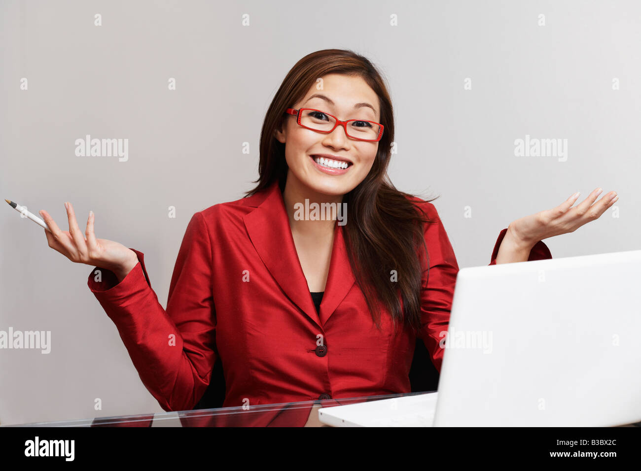 Asian businesswoman shrugging shoulders Stock Photo - Alamy