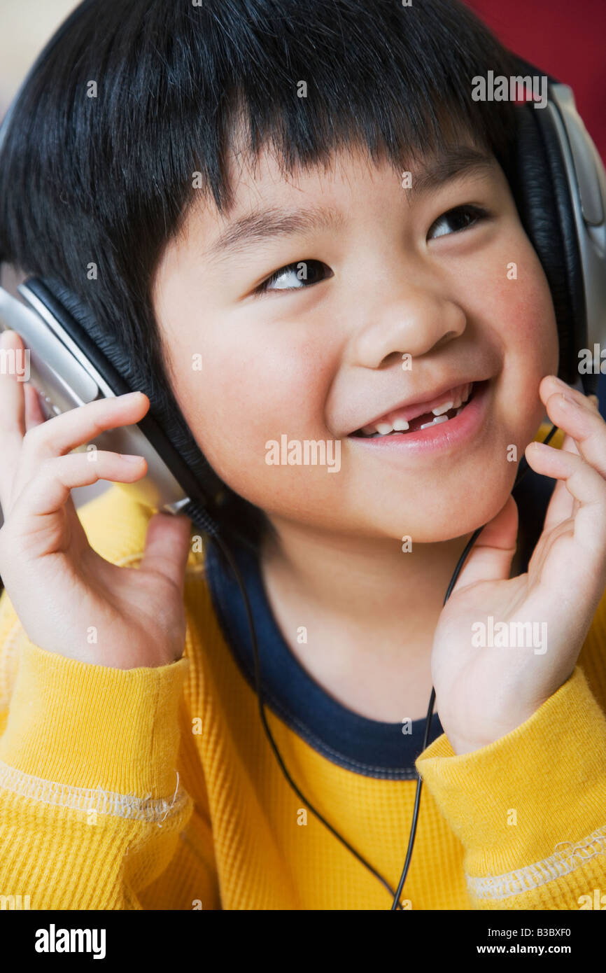 Asian boy with headphones hi-res stock photography and images - Alamy