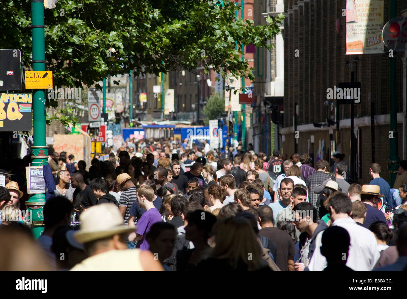 Crowd in Brick Lane Market. Shoreditch, London, England Stock Photo - Alamy