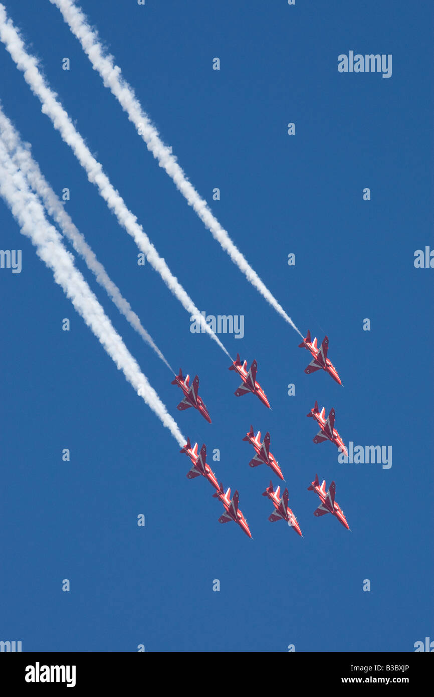 Red arrows diamond season hi-res stock photography and images - Alamy