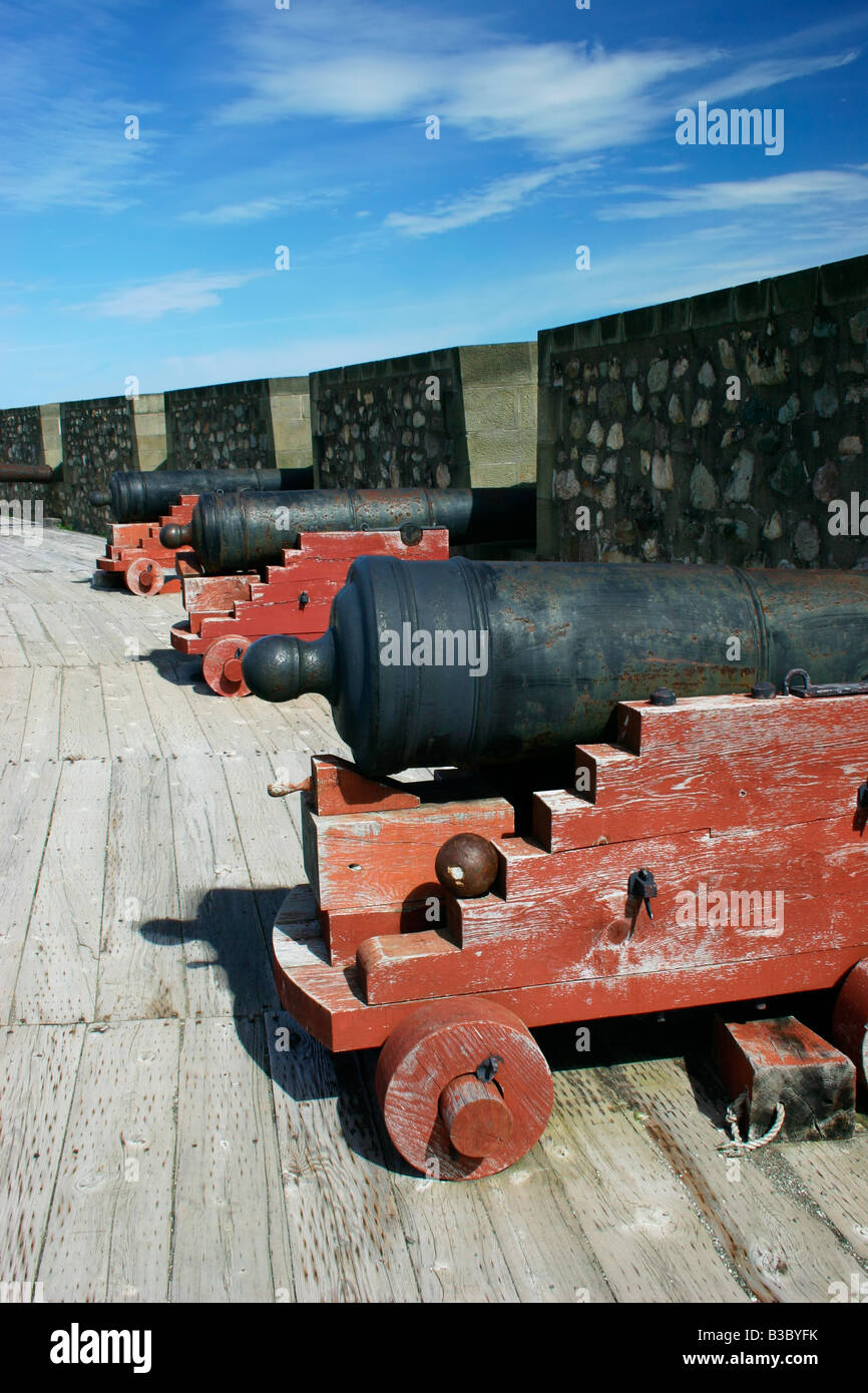 Cannons 18th century hi-res stock photography and images - Alamy