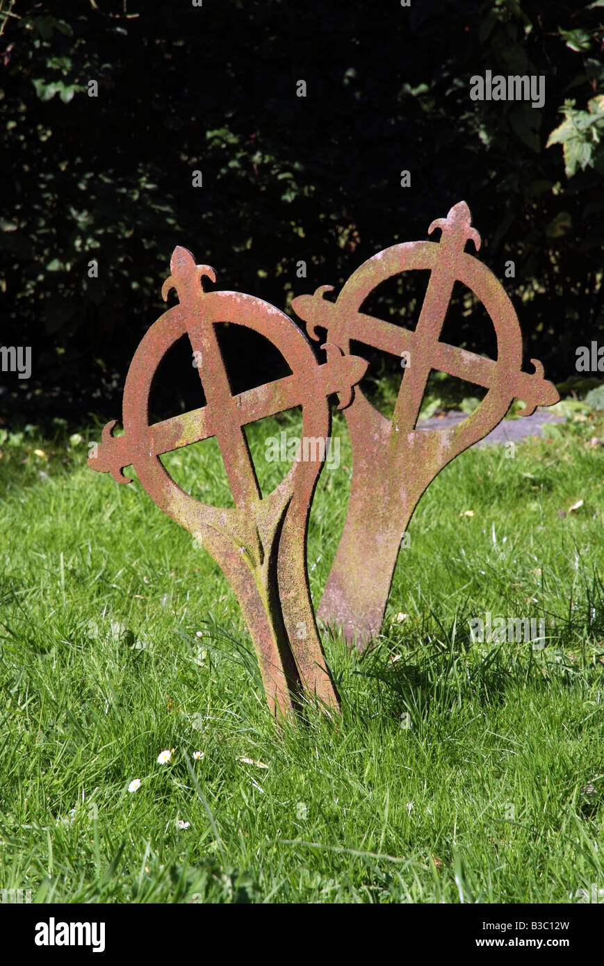 Iron grave markers hi-res stock photography and images - Alamy