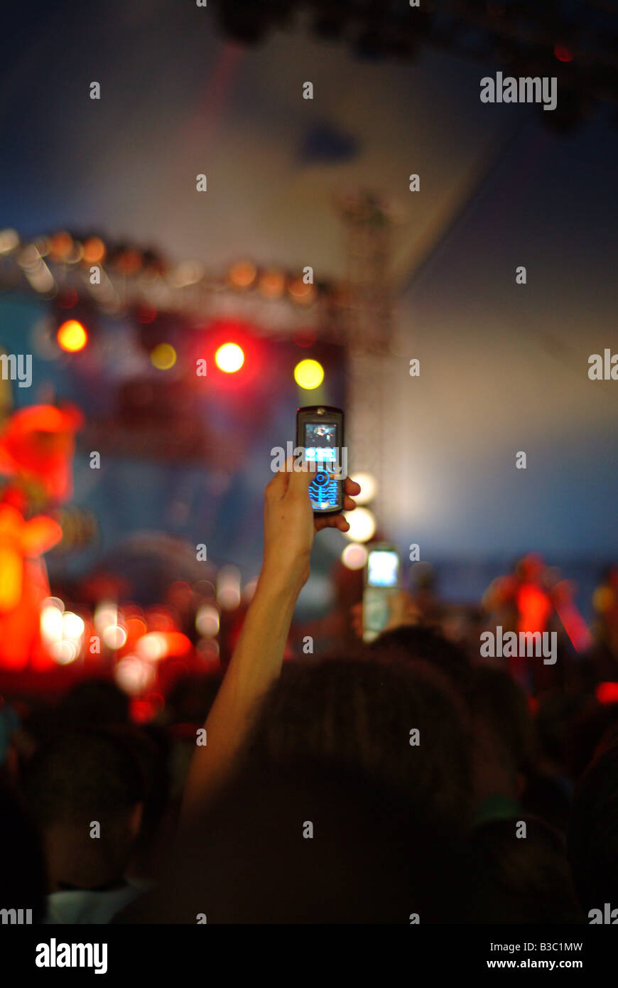 Man holding mobile recording event hi-res stock photography and images ...