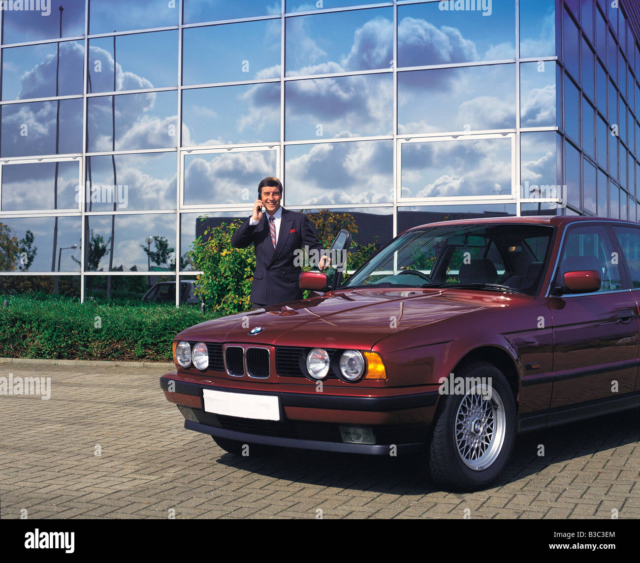 Car outside office hi-res stock photography and images - Alamy