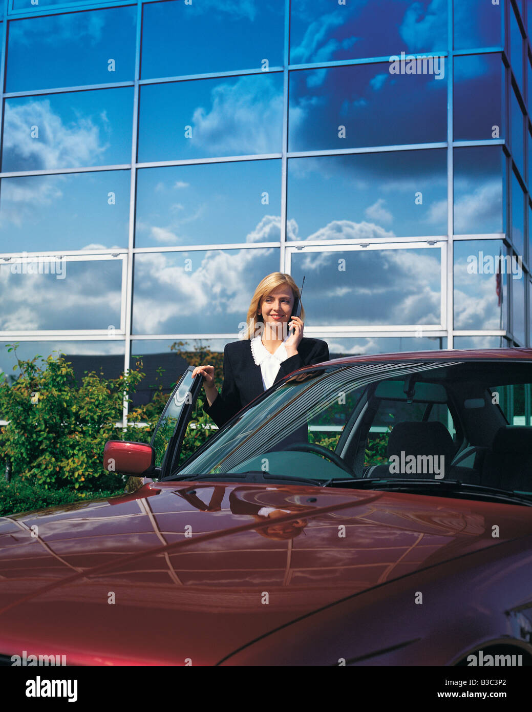Car outside office hi-res stock photography and images - Alamy