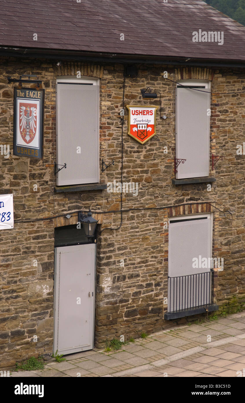 Public house closed hi-res stock photography and images - Alamy