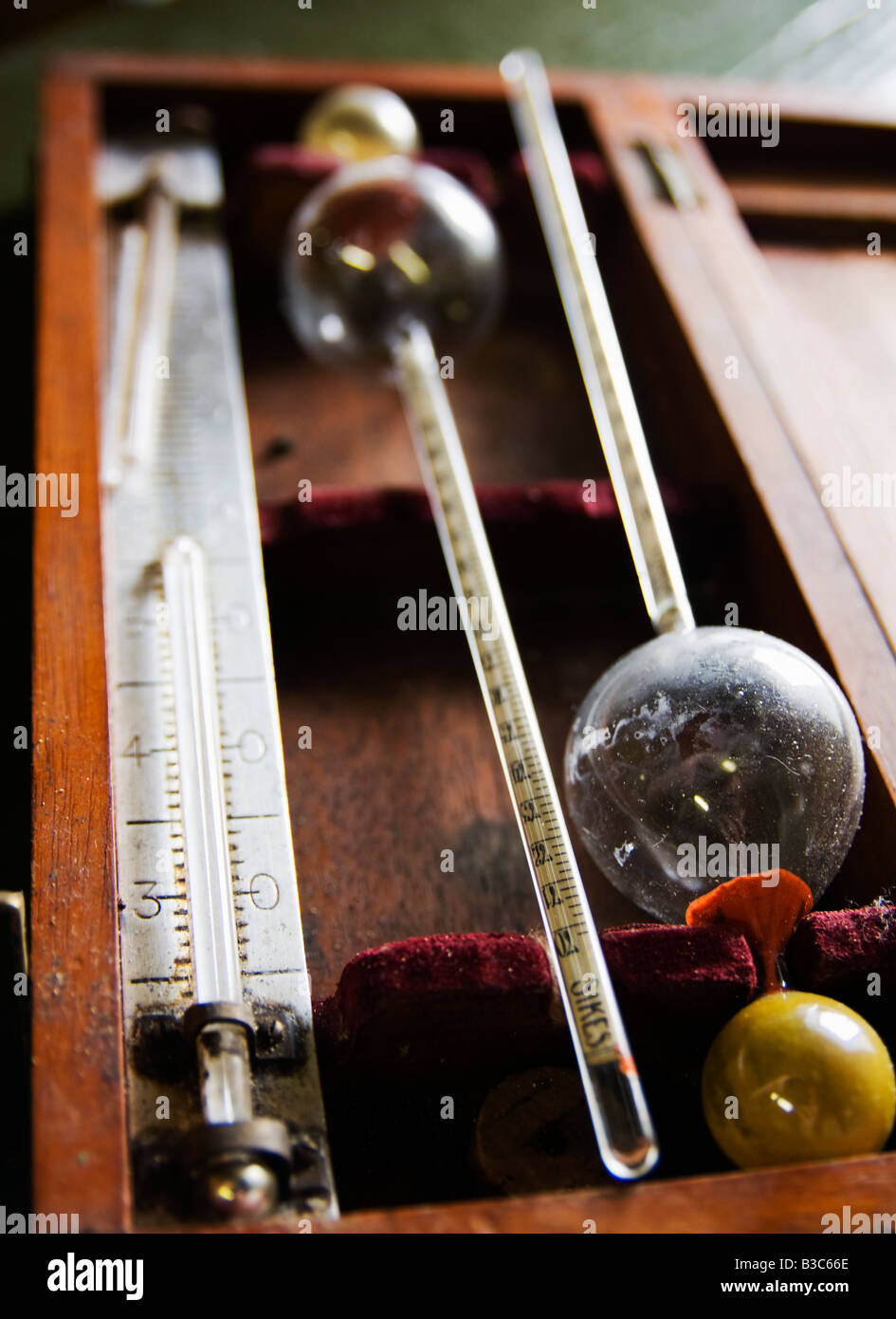 Whisky measure hi-res stock photography and images - Alamy