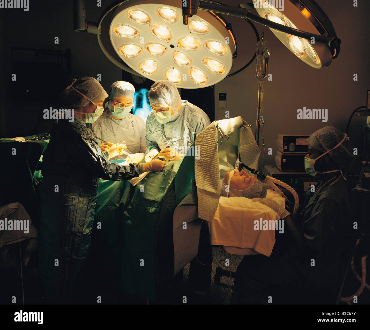 Hospital surgeons performing surgery Stock Photo - Alamy