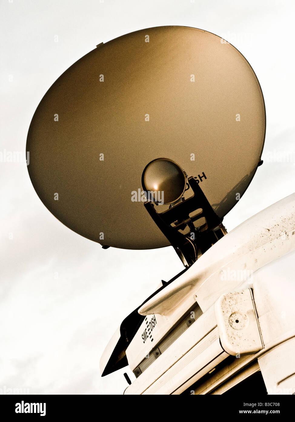 Mobile satellite dish hi-res stock photography and images - Alamy