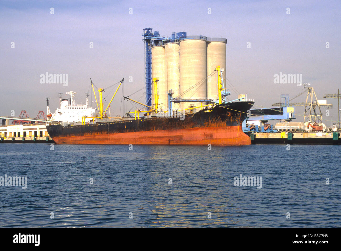 Tanker ship at dock in Los Angeles Harbor economy industry float Stock ...