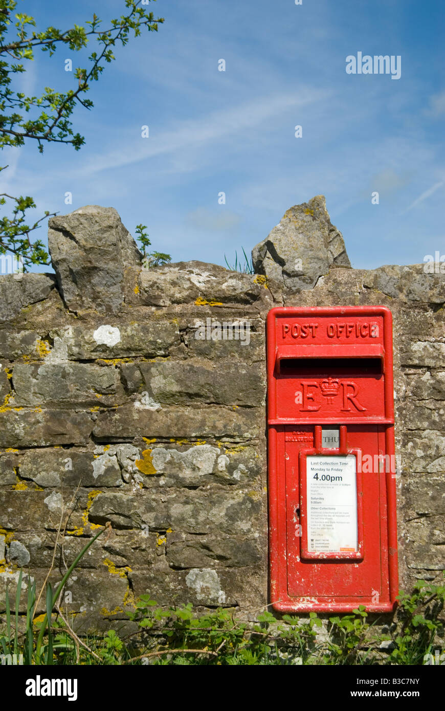 Royal Mail Letter Box in Rural England Stock Photo - Alamy