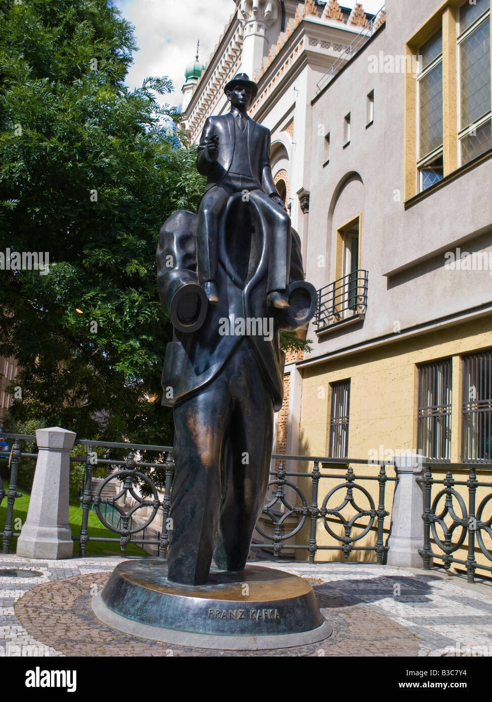 Franz Kafka statue outside Spanish Synagogue, Prague, Czech Republic ...