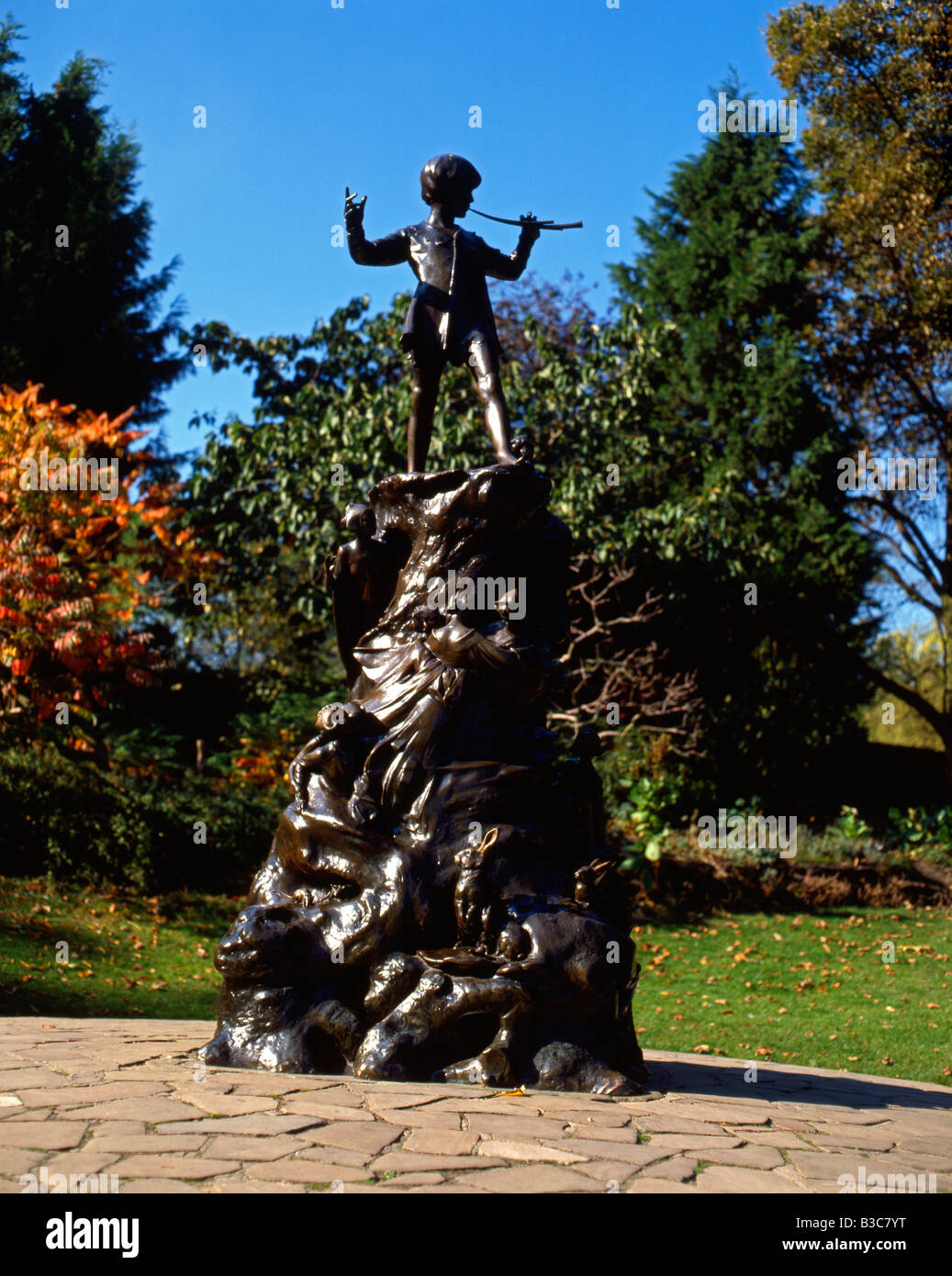 Peter Pan statue, Kensington Gardens, London Stock Photo - Alamy