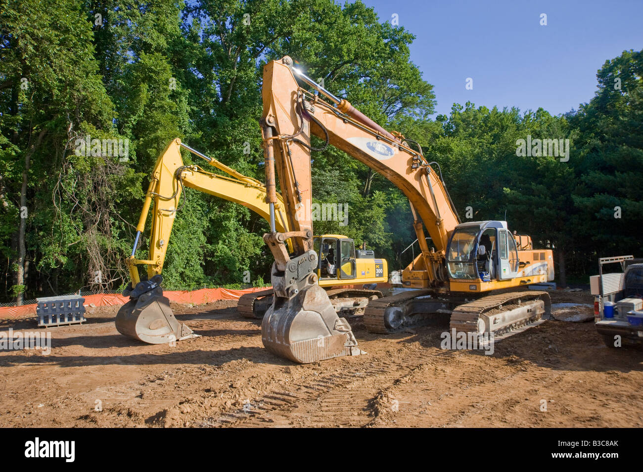 Front end loader road hi-res stock photography and images - Alamy