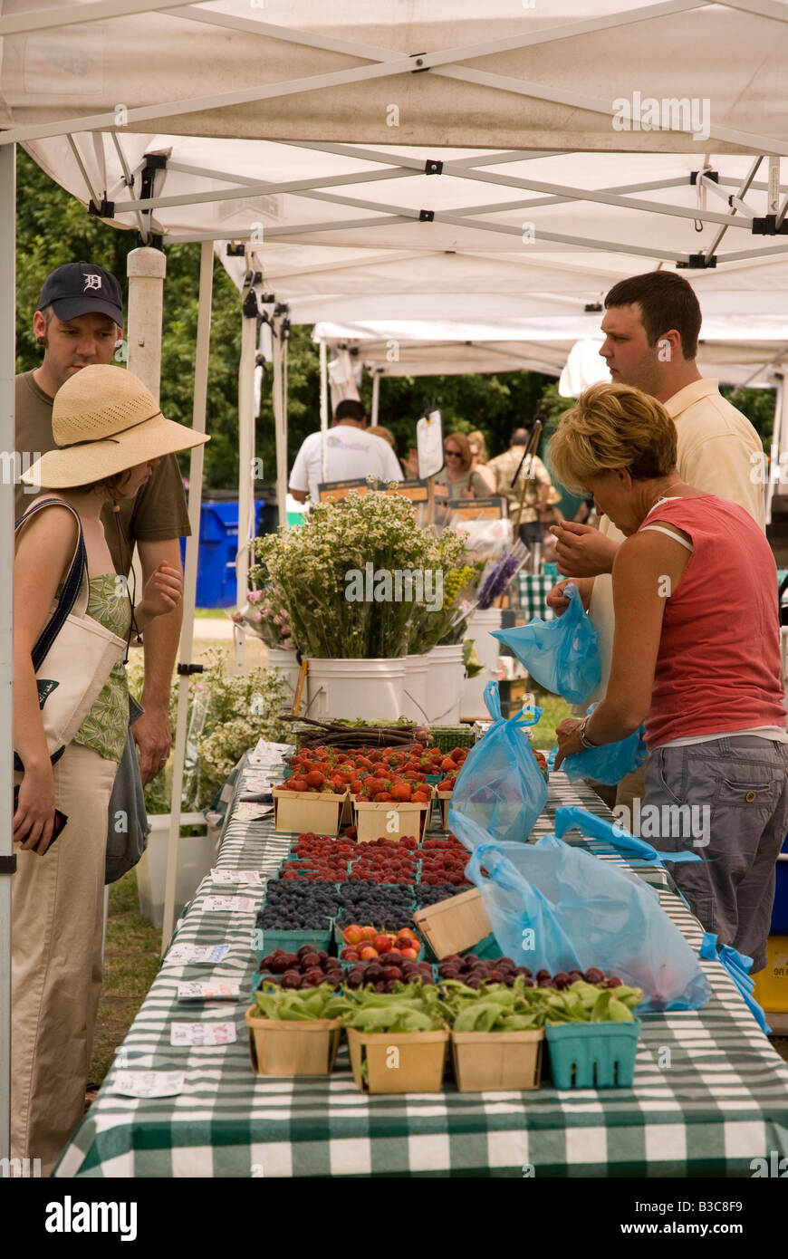 Market shade hi-res stock photography and images - Alamy