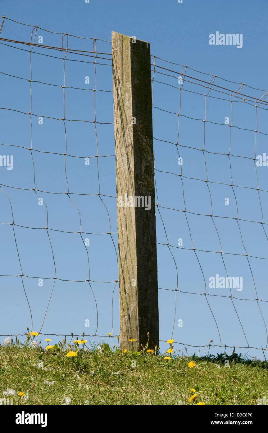 Fence on top bank hi-res stock photography and images - Alamy