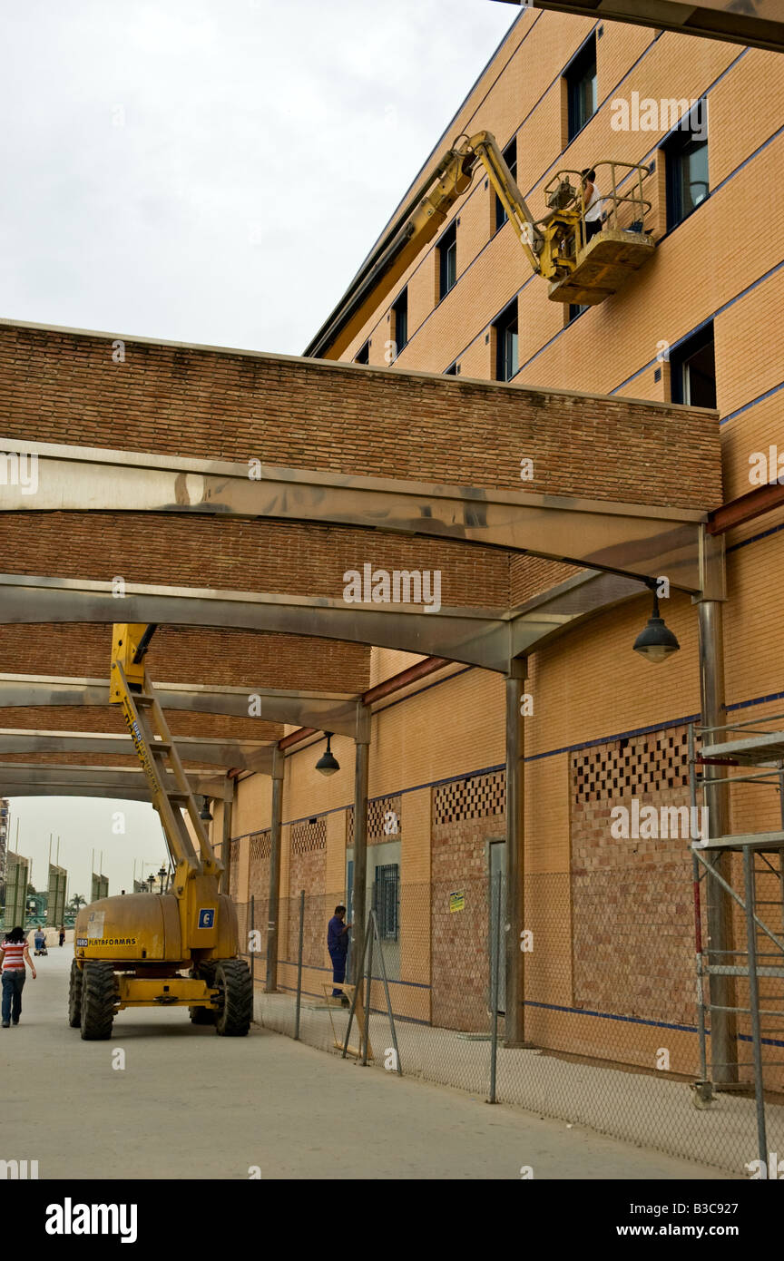 Window Cleaner using a self operated hydraulic hoist to clean windows ...