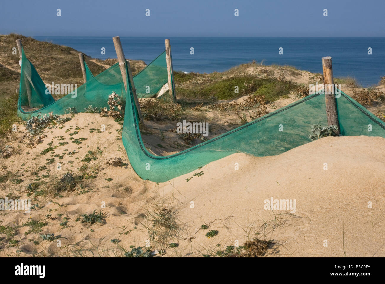 Sand trap fencing hi-res stock photography and images - Alamy