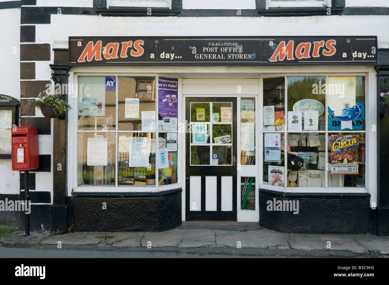 Village shop uk rural hi-res stock photography and images - Alamy