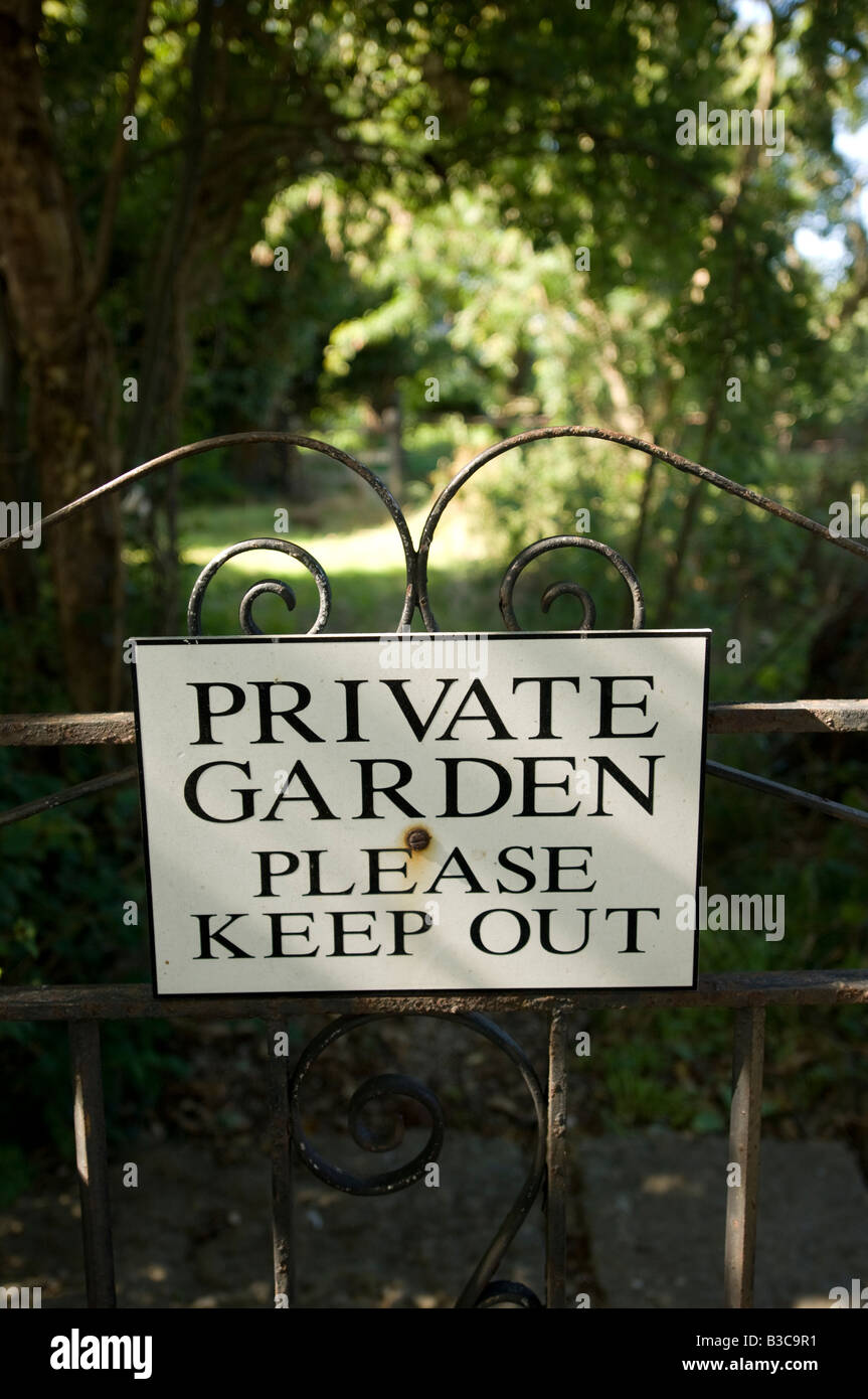Garden gate iron hi-res stock photography and images - Alamy