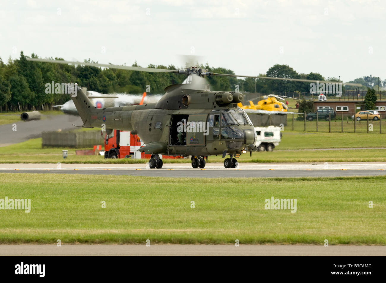 Aerospatiale puma hi-res stock photography and images - Alamy