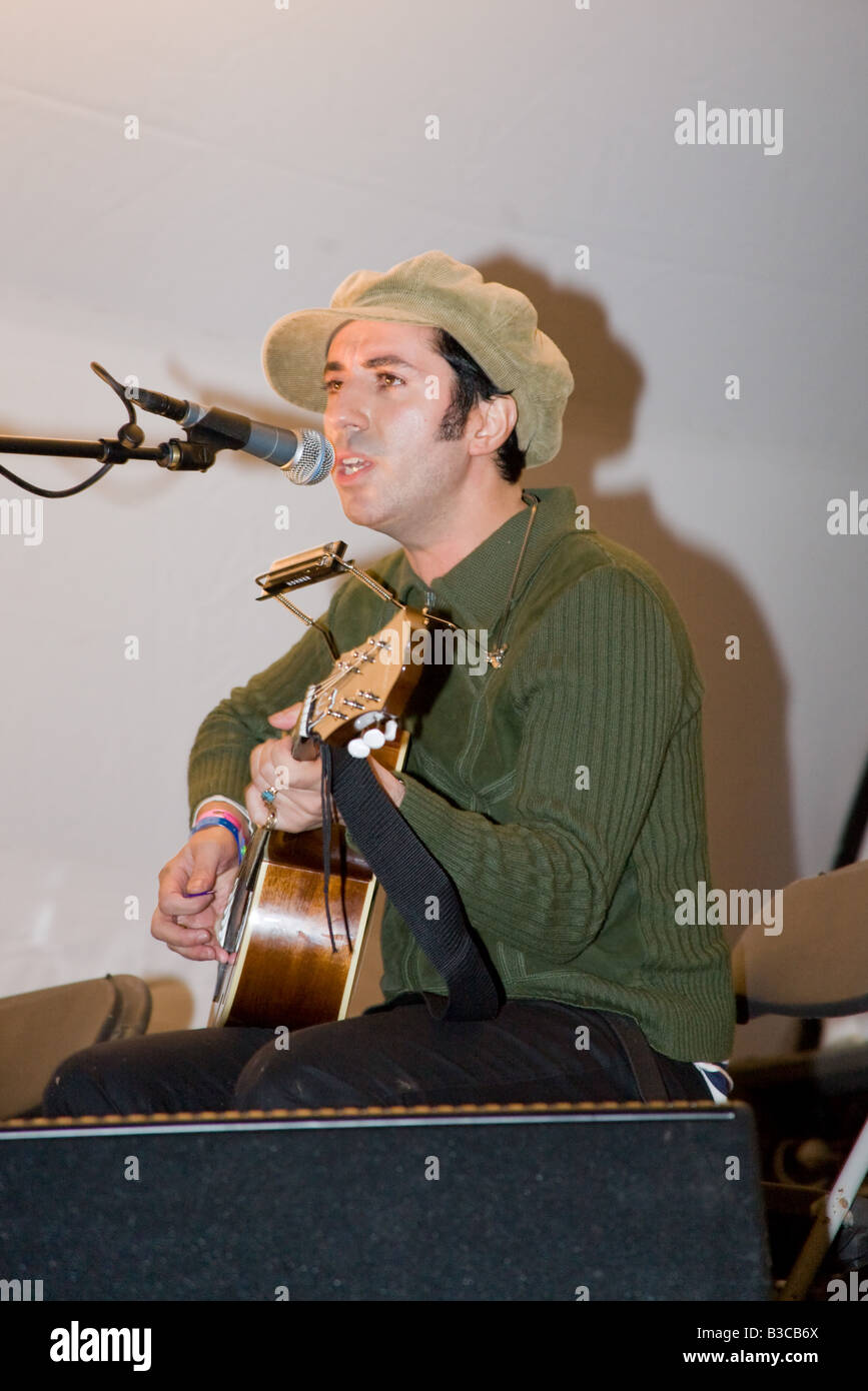 Pete Molinari playing the green man cafe at the Greenman festival 2008 ...