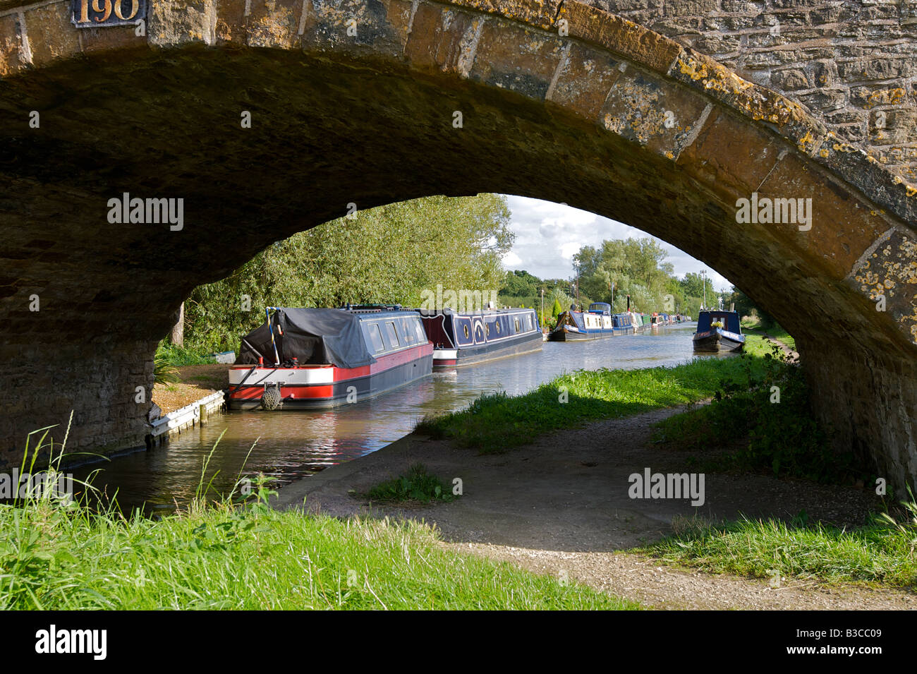 Canal bridge and boats Stock Photo - Alamy