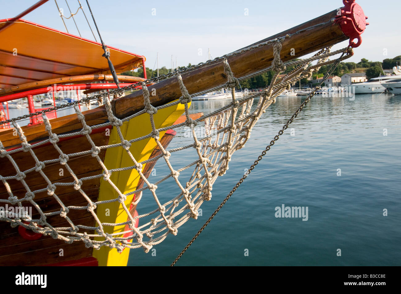 Bow ancient sailing ship sail hi-res stock photography and images - Alamy